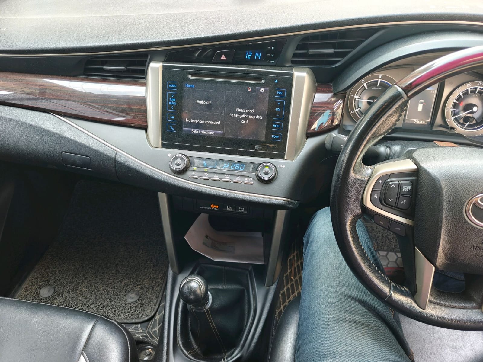 Buy Used Toyota Innova Crysta 2.4 VX MT BSIV of 2018 model @ 15,90,000 ...