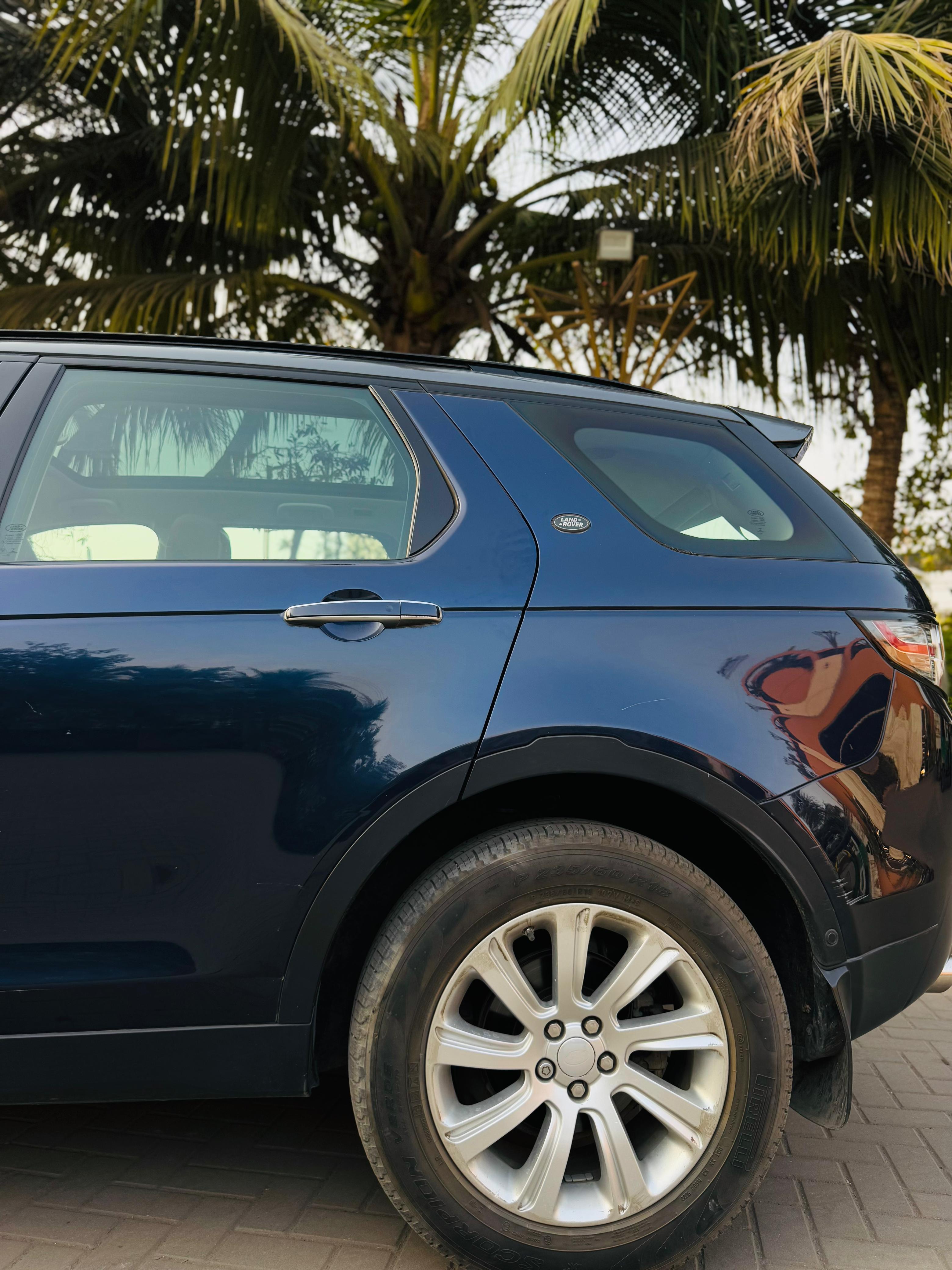 Buy Used Land Rover Discovery Sport SD4 HSE Luxury of 2015 model @ 16 ...