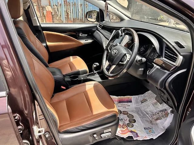 Buy Used Toyota Innova Crysta 2.8 ZX AT BSIV of 2018 model @ 17,75,000 ...