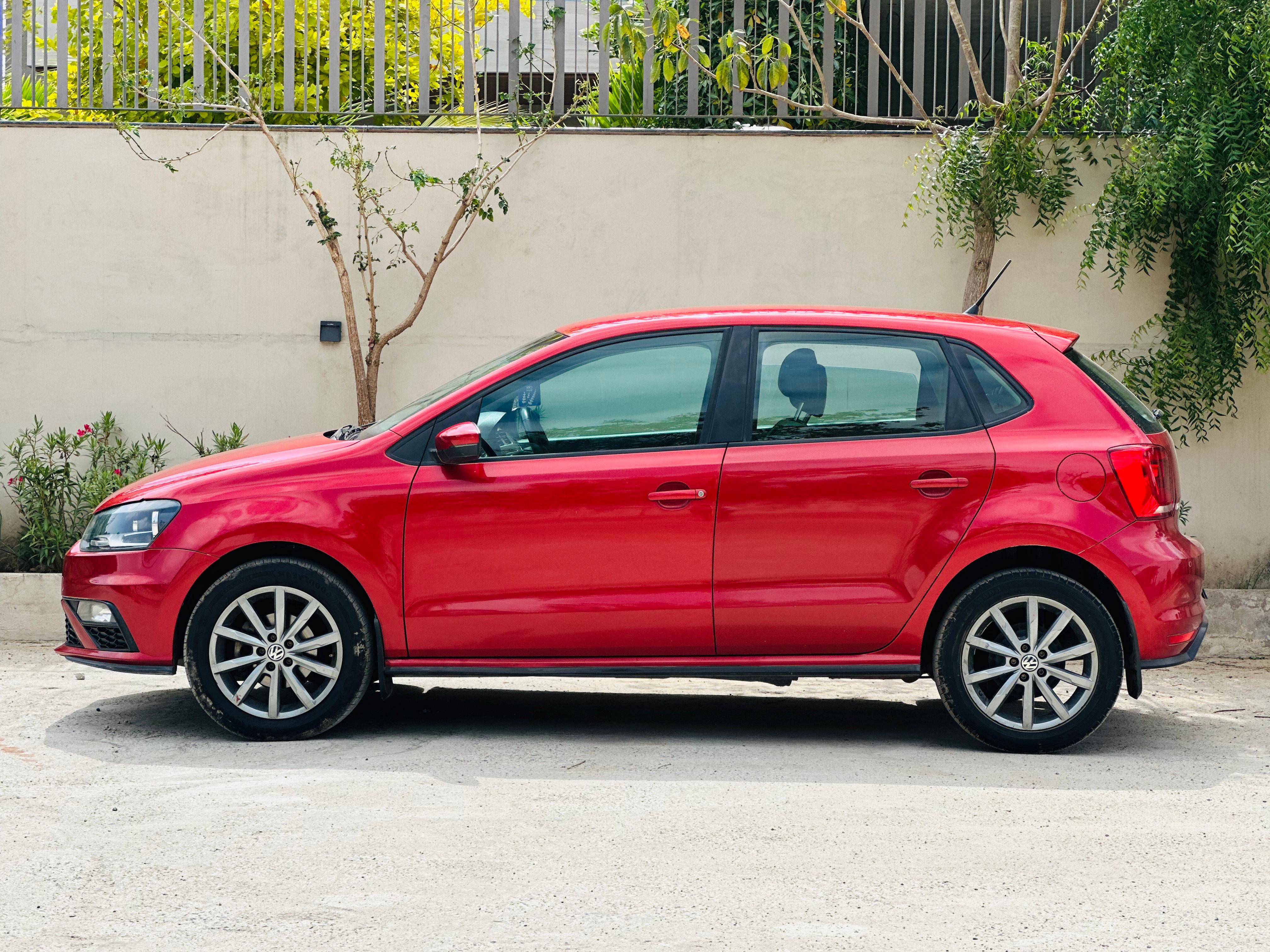 Buy Used Volkswagen Polo 1.0 MPI Highline Plus BSIV of 2020 model @ 5 ...