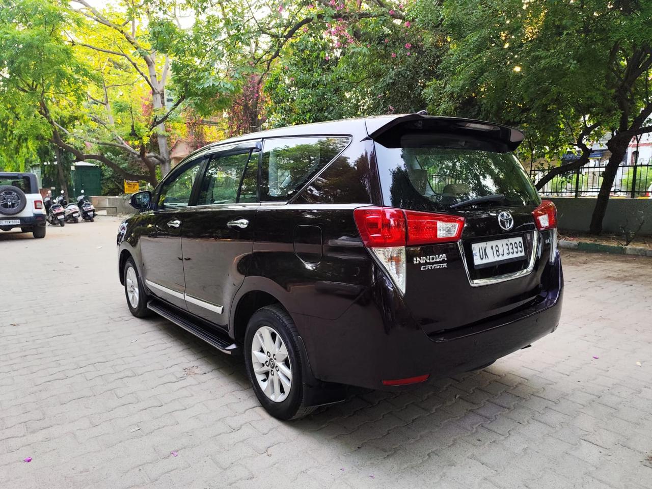 Buy Used Toyota Innova Crysta 2.4 G Plus MT BSIV of 2019 model @ 12 ...