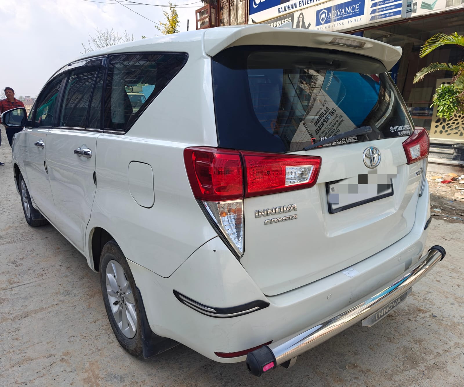Buy Used Toyota Innova Crysta 2.4 VX MT BSIV of 2018 model @ 15,90,000 ...