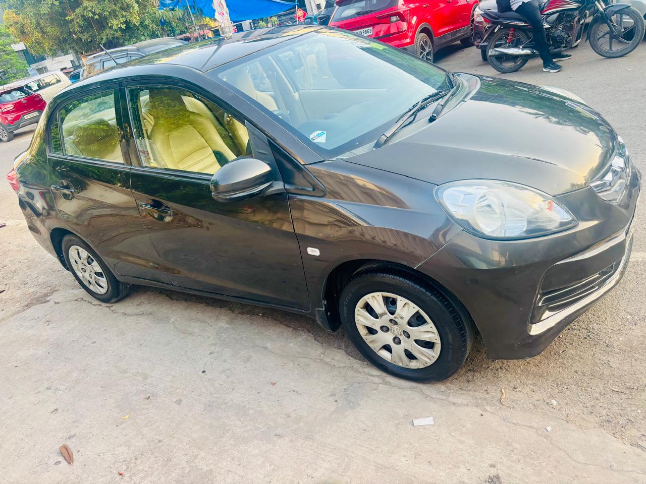 Buy Used Honda Amaze S i-Vtech of 2015 model @ 2,75,000 INR in Noida ...