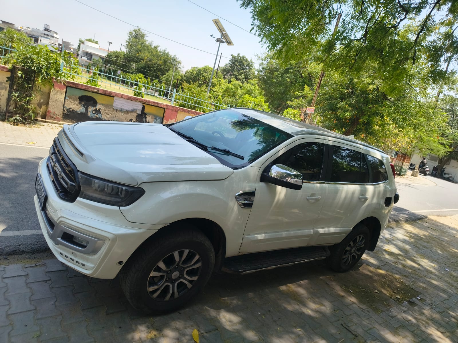 Buy Used Ford Endeavour 2.2 Trend MT 4X2 of 2017 model @ 13,00,000 INR ...