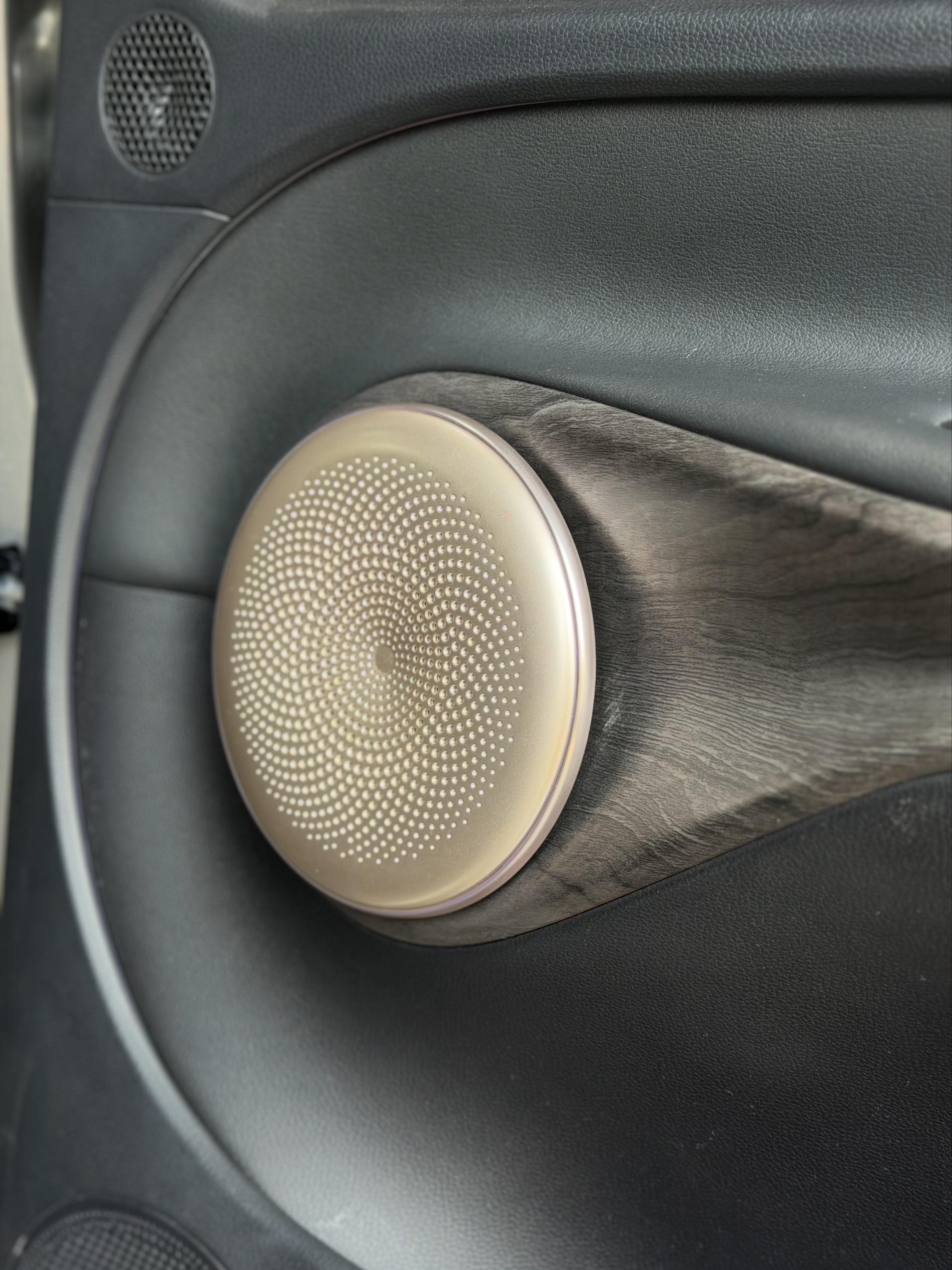 Buy Used MG Windsor EV Essence of 2025 model @ 15,90,000 INR in ...