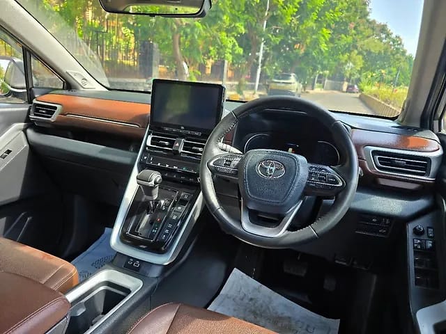 Buy Used Toyota Innova Hycross ZX Optional Hybrid of 2024 model @ 35 ...