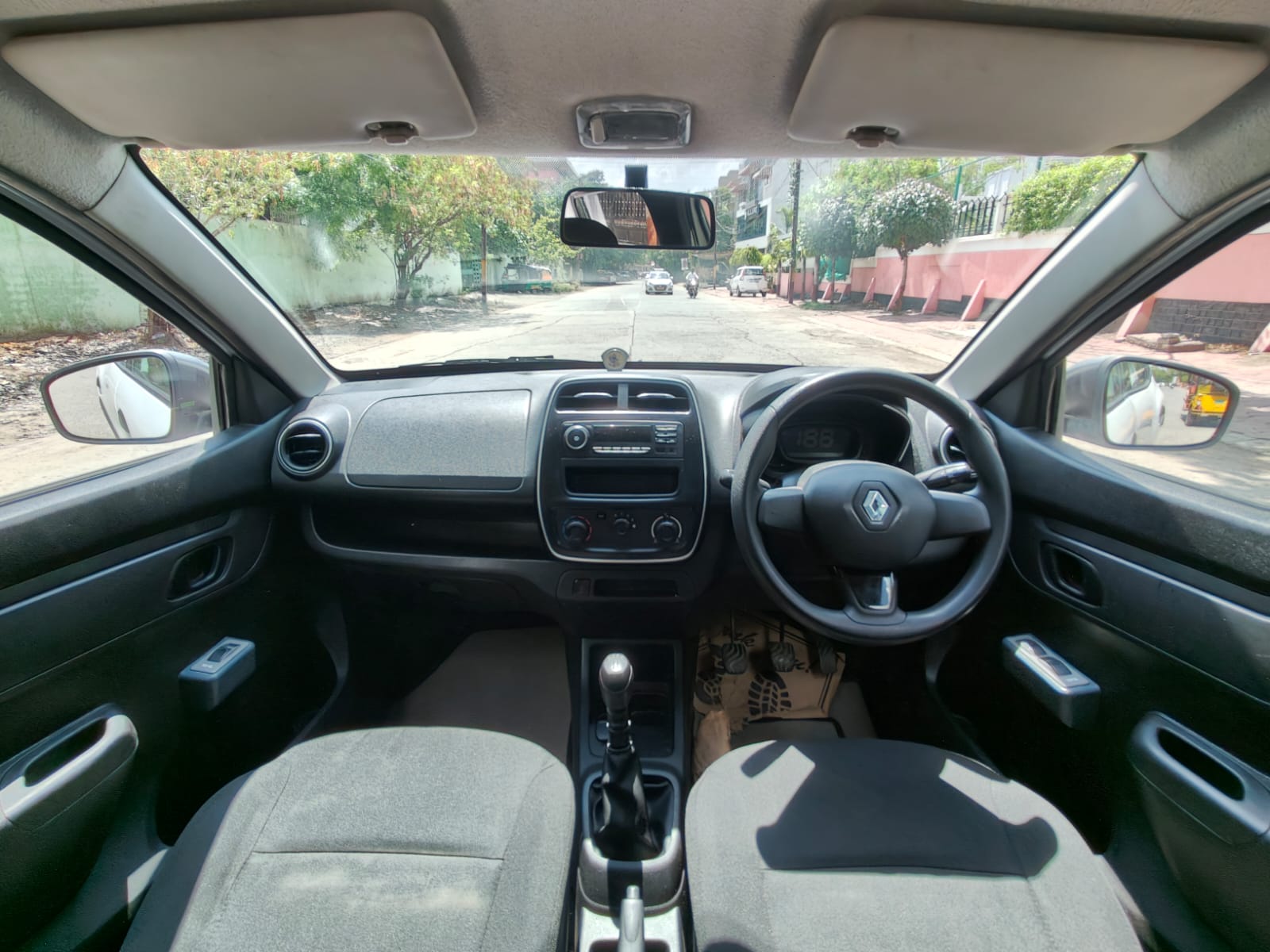 Buy Used Renault KWID 1.0 RXL of 2017 model @ 2,65,000 INR in Indore ...