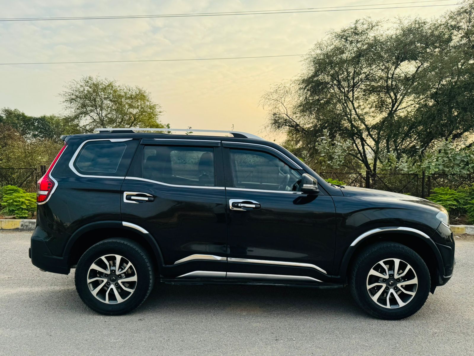 Buy Used Mahindra Scorpio N Z8L Diesel AT 2023-2025 of 2023 model @ 17 ...