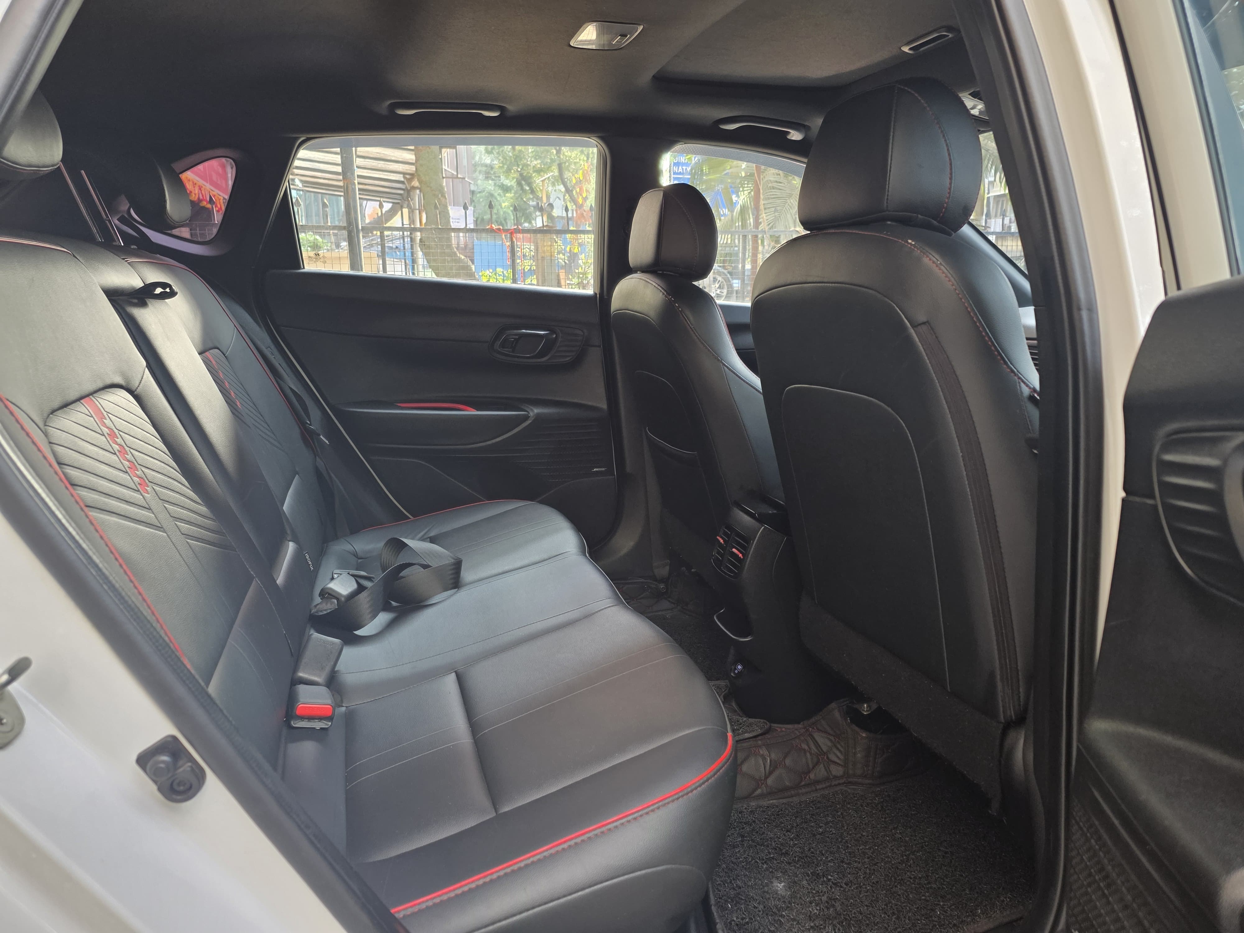 Buy Used Hyundai i20 Asta Turbo DCT of 2023 model @ 9,50,000 INR in ...
