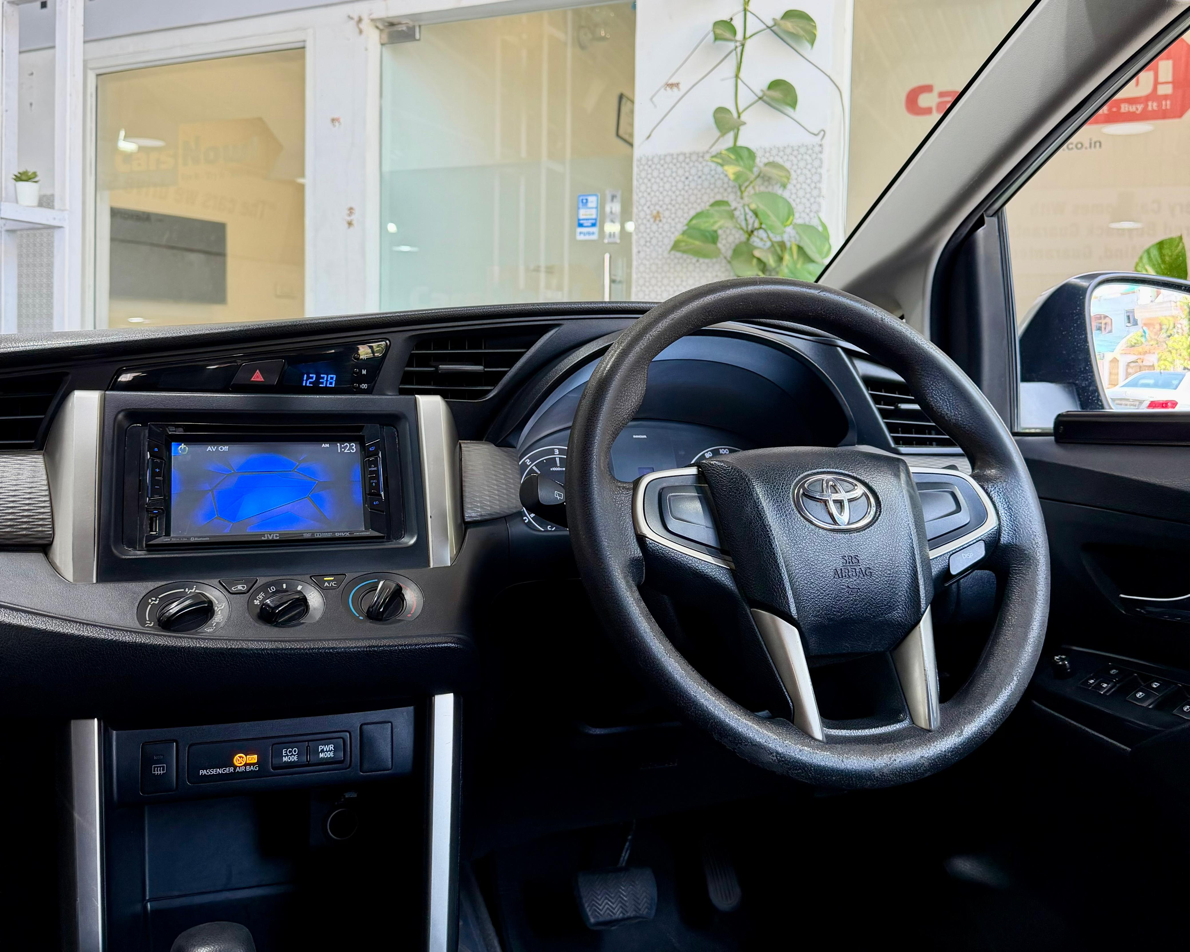 Buy Used Toyota Innova Crysta 2.8 GX AT BSIV of 2016 model @ 15,40,000 ...