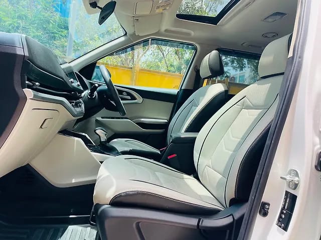 Buy Used Kia Carens Prestige Plus Opt Diesel AT of 2025 model @ 18 ...