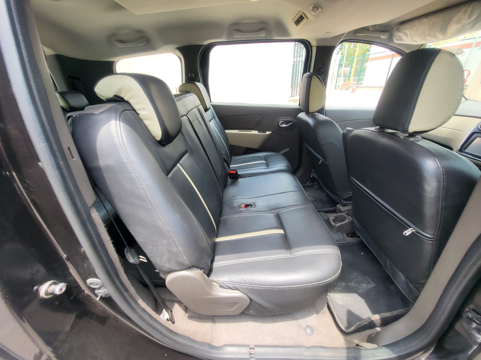 Buy Used Renault Lodgy Stepway 85PS RXZ 8S of 2017 model @ 6,25,000 INR ...