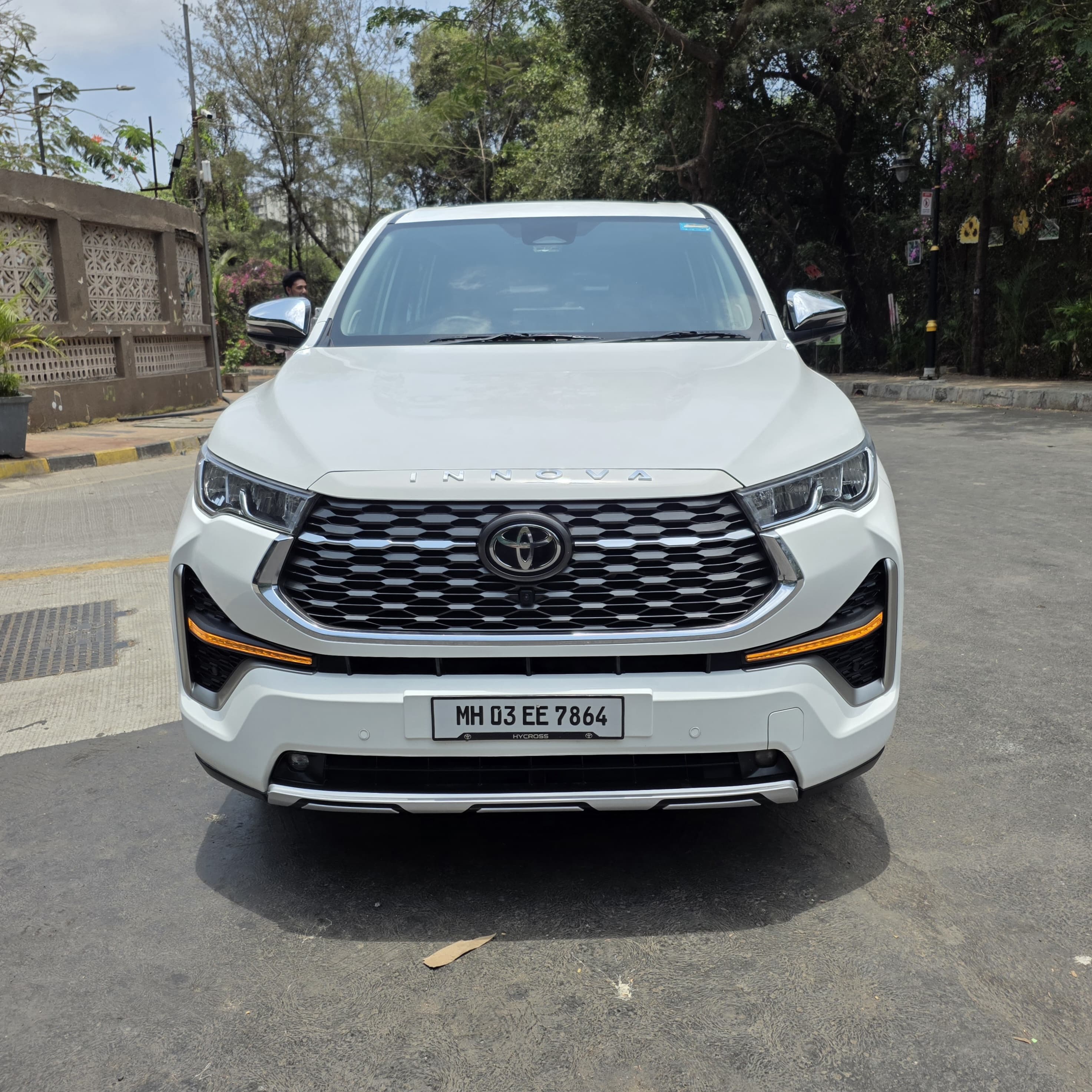 Used 2023 Toyota Innova Hycross 1987 cc Petrol Automatic Car in Mumbai ...