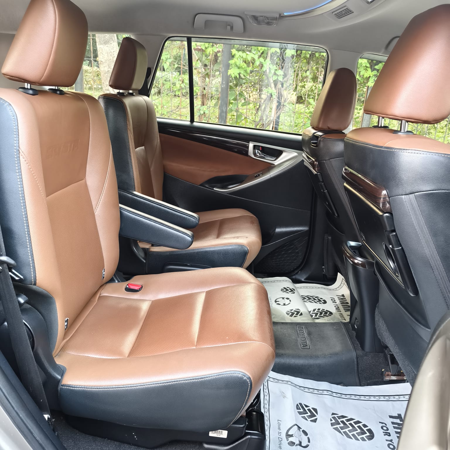 Buy Used Toyota Innova Crysta 2.4 ZX 7 STR AT of 2020 model @ 21,45,000 ...