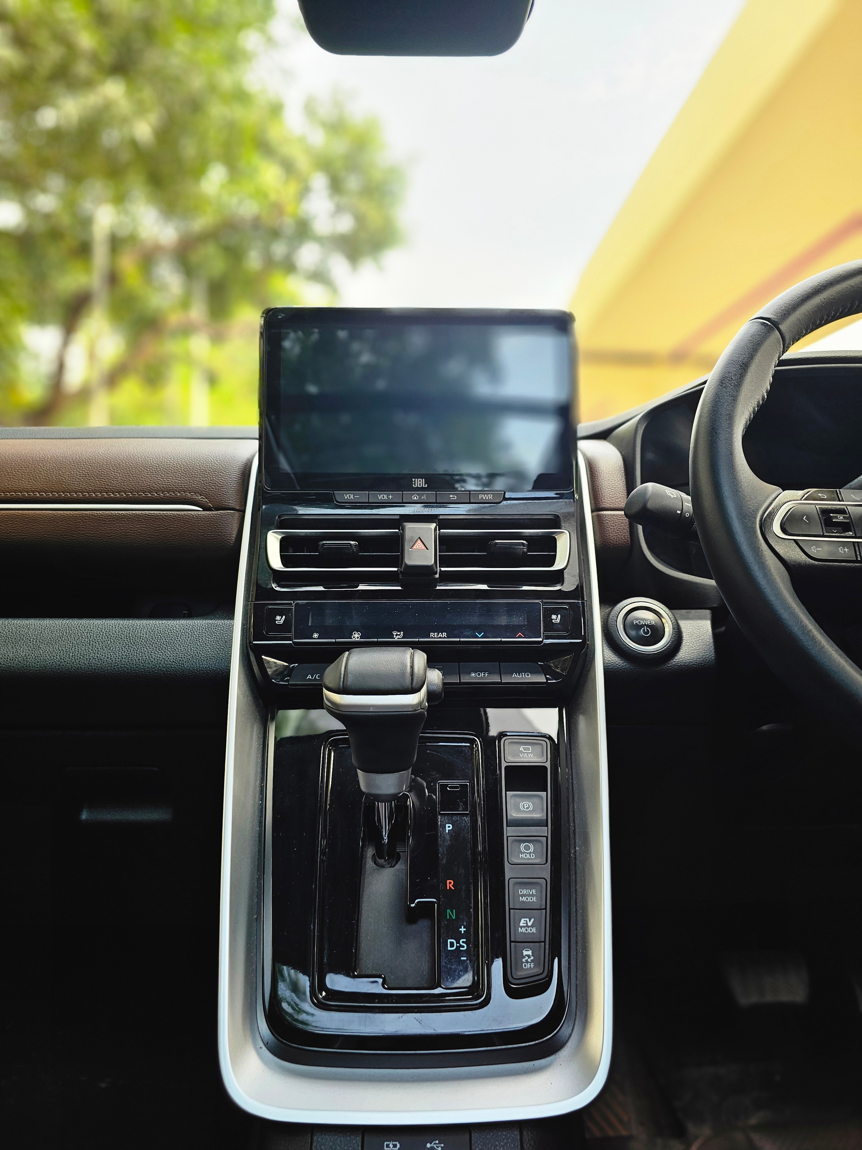 Buy Used Toyota Innova Hycross ZX Optional Hybrid of 2024 model @ 35,45,000 INR in Mumbai ...