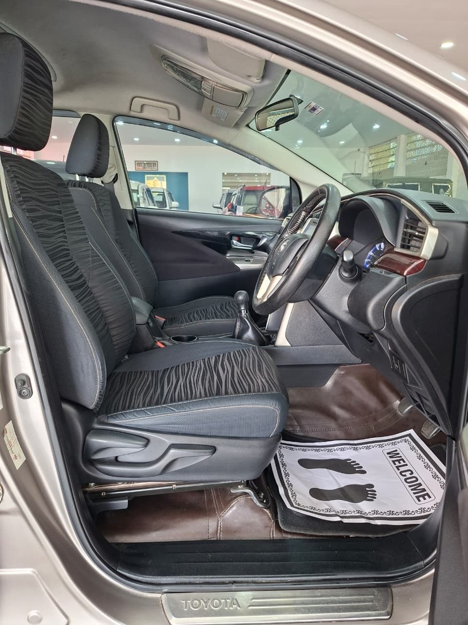 Buy Used Toyota Innova 2.5 VX Diesel 7 Seater BS IV of 2016 model @ 16 ...