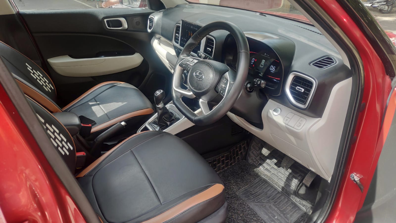 Buy Used Hyundai Venue SX BSVI of 2022 model @ 9,25,000 INR in ...