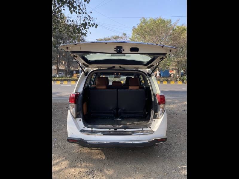 Buy Used Toyota Innova Crysta 2.4 G MT 8 STR of 2020 model @ 18,00,000 ...