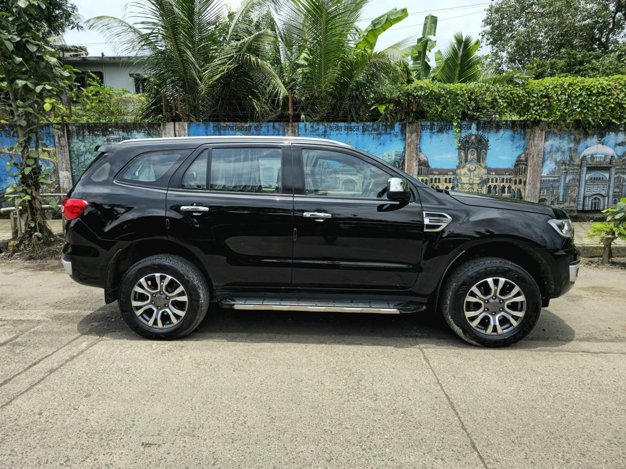 Buy Used Ford Endeavour Titanium Plus 4X4 AT of 2021 model @ 29,50,000 ...