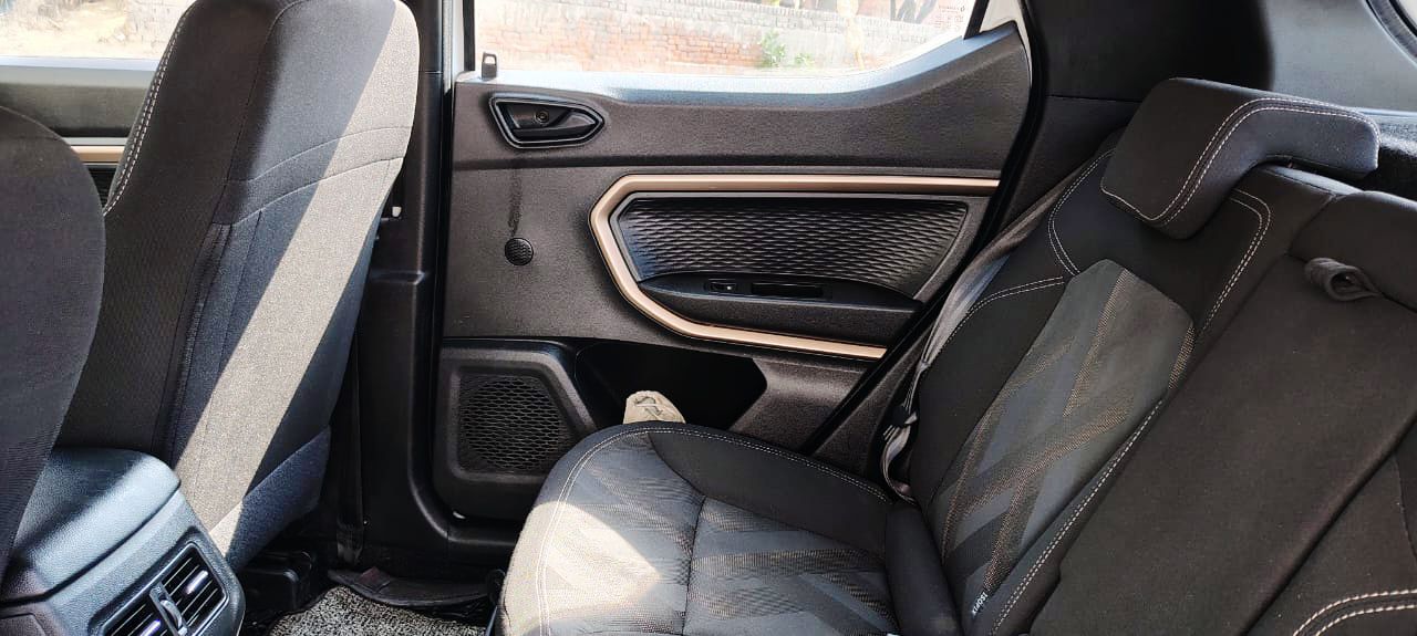 Buy Used Renault Kiger RXT AMT of 2023 model @ 4,98,000 INR in Delhi ...