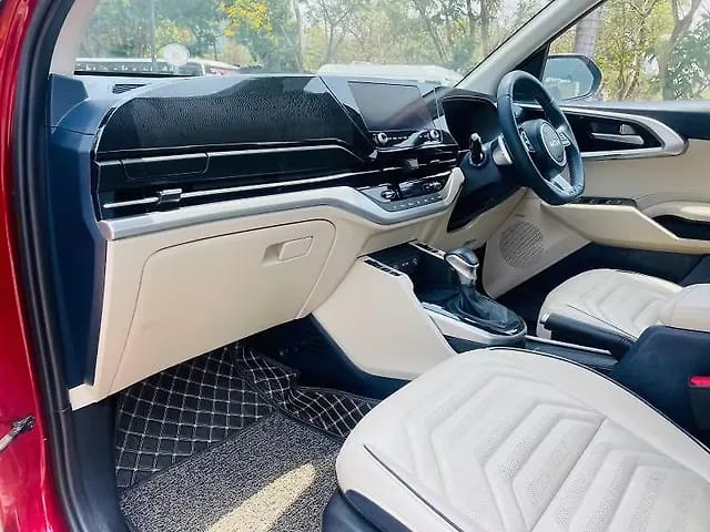 Buy Used Kia Carens Luxury Plus DCT 6 STR of 2023 model @ 14,95,000 INR ...