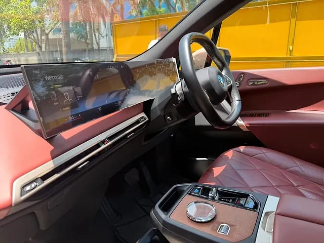 Buy Used BMW iX xDrive40 of 2024 model @ 69,95,000 INR in Mumbai ...