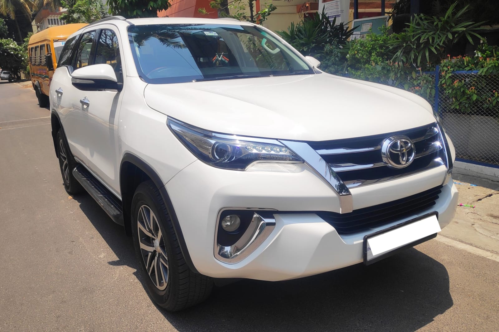 Buy Used Toyota Fortuner 2.8 2WD MT BSIV of 2017 model @ 26,50,000 INR ...