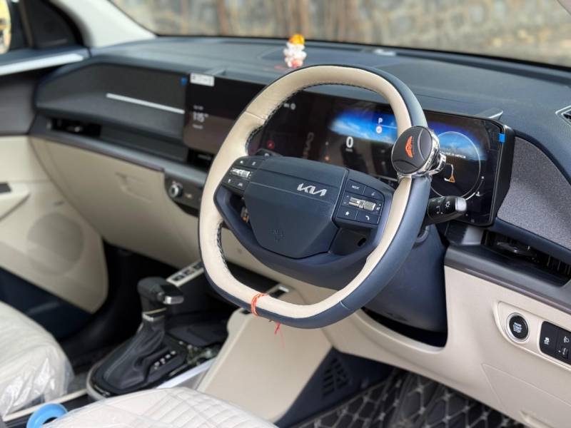 Buy Used Kia Carens Clavis HTX Plus Turbo of 2025 model @ 21,95,000 INR ...