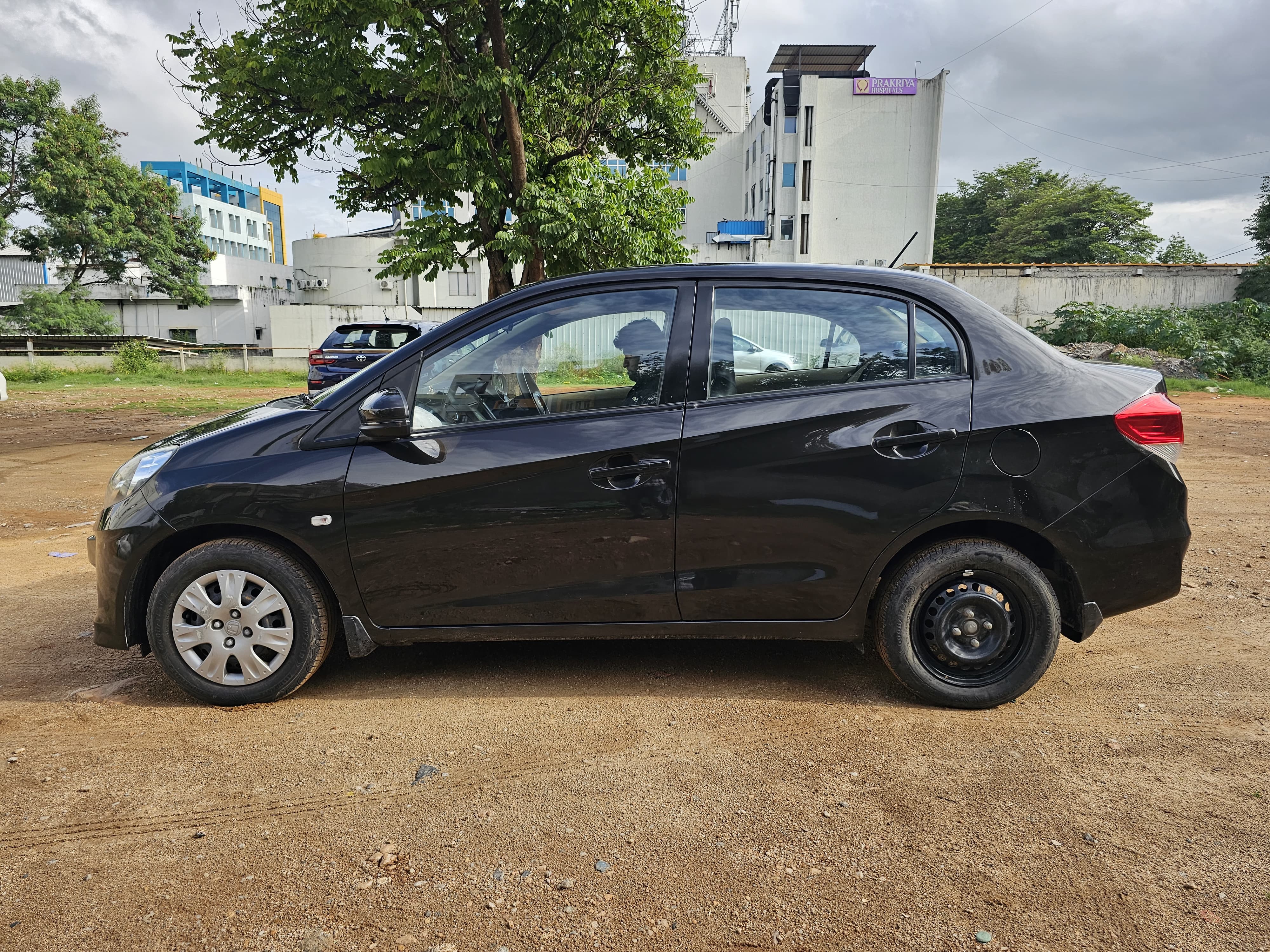 Buy Used Honda Amaze S i-VTEC of 2016 model @ 3,90,000 INR in Bangalore ...