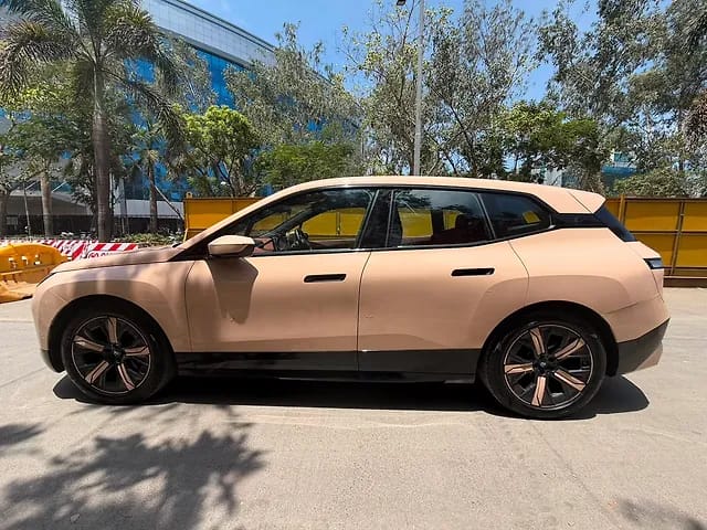 Buy Used BMW iX xDrive40 of 2024 model @ 69,95,000 INR in Mumbai ...