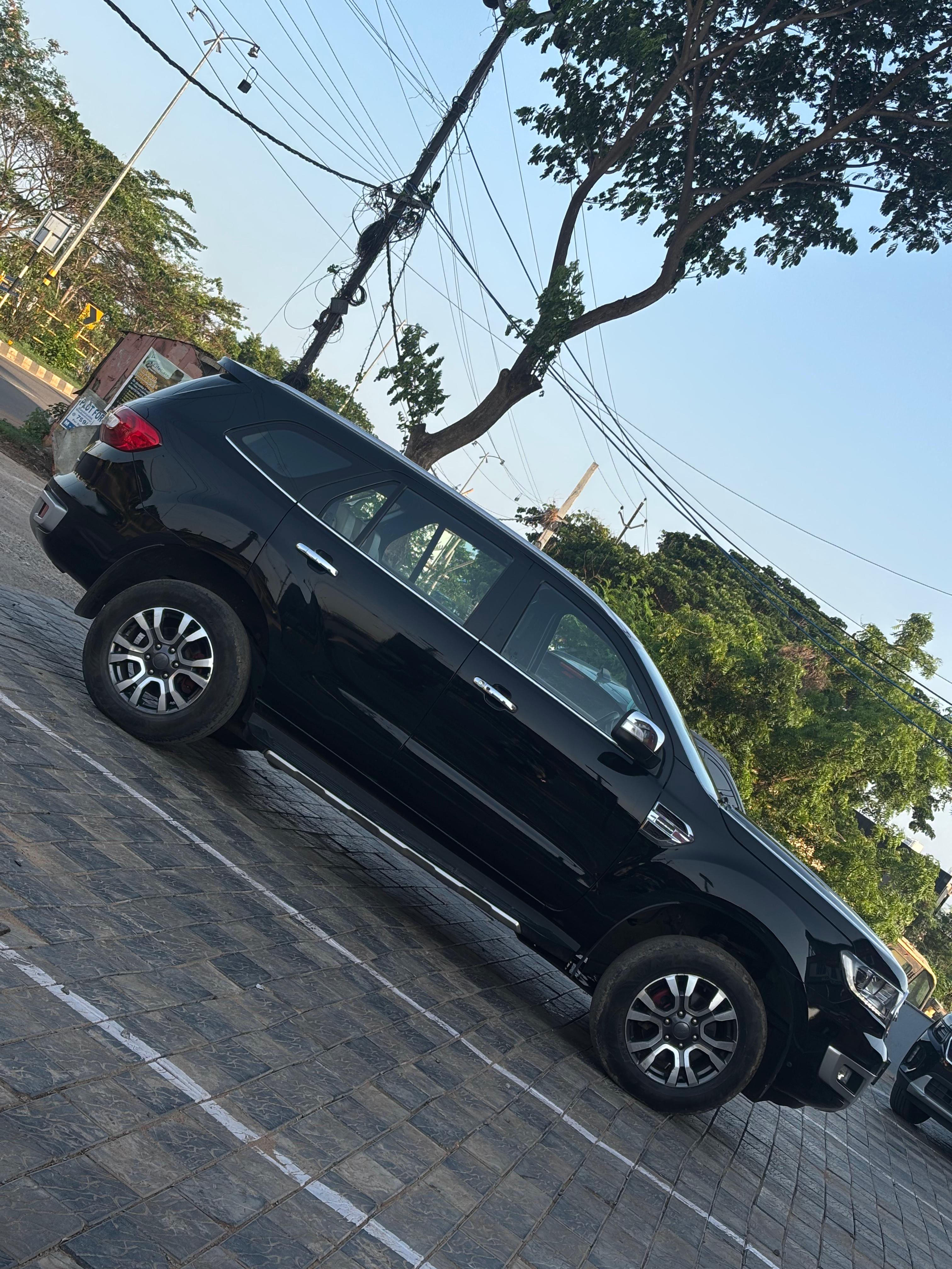 Buy Used Ford Endeavour Titanium Plus 4X4 of 2020 model @ 25,99,999 INR ...