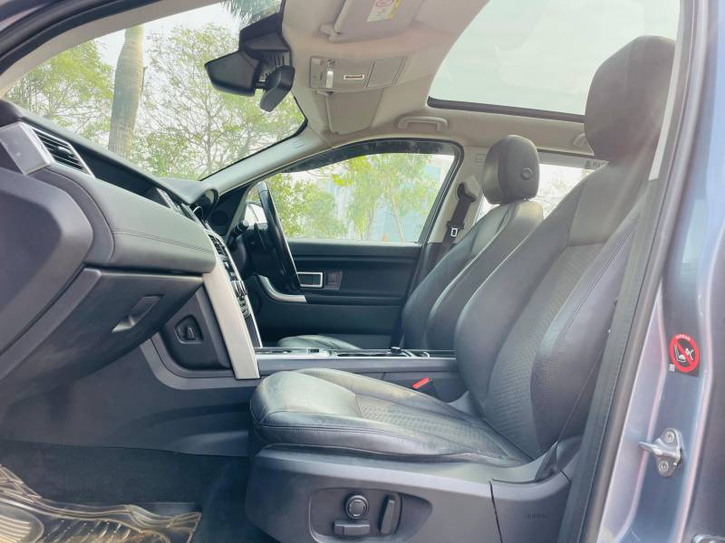 Buy Used Land Rover Discovery Sport TD4 HSE 7S of 2018 model @ 24 ...