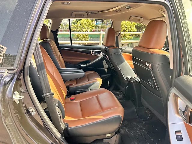 Buy Used Toyota Innova Crysta 2.4 ZX 7 STR AT of 2021 model @ 26,25,000 ...