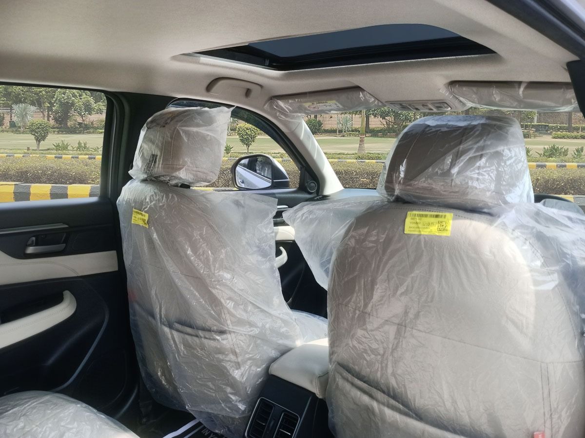 Buy Used Honda Elevate VX CVT of 2025 model @ 13,25,000 INR in Delhi ...