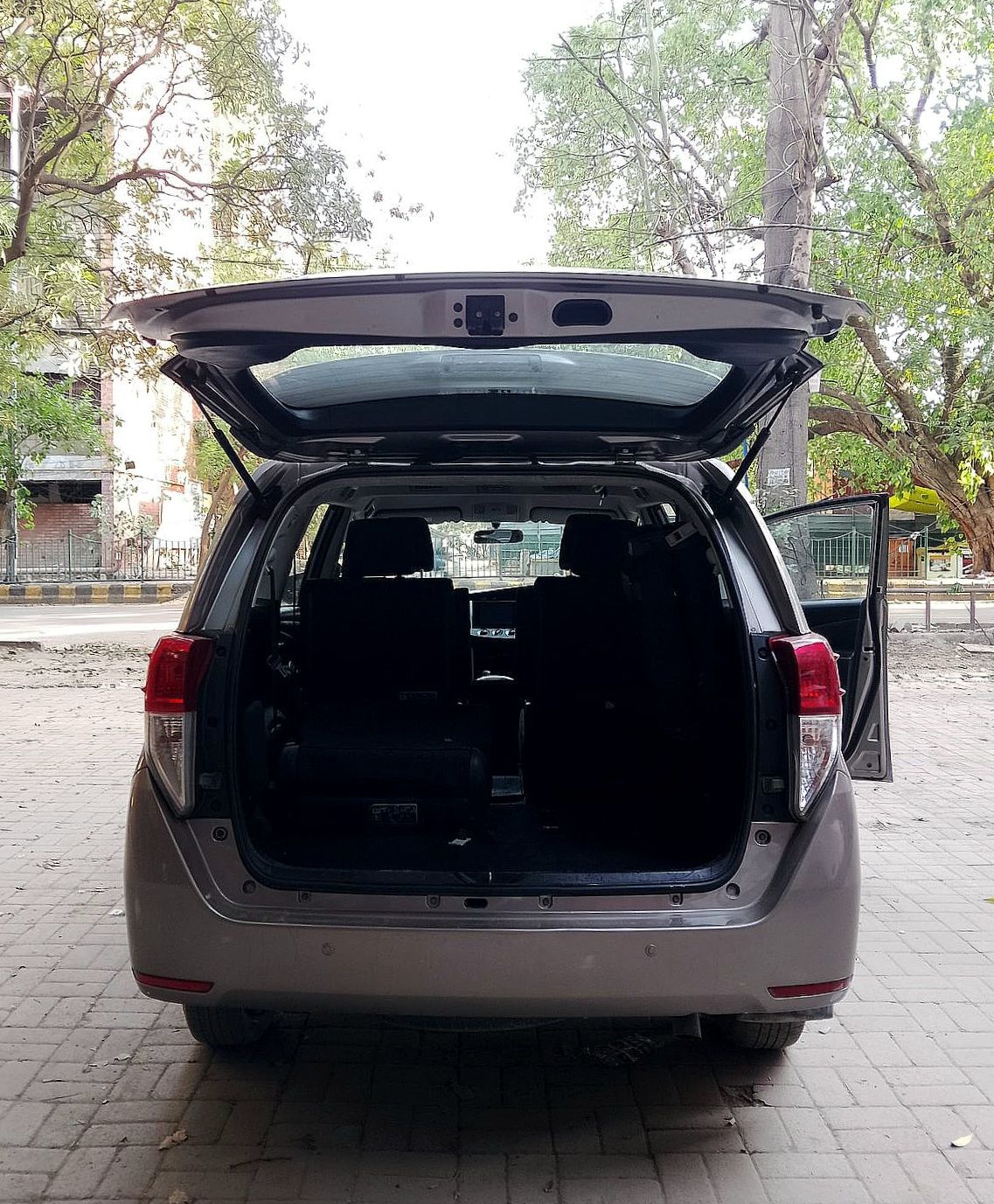 Buy Used Toyota Innova Crysta 2.8 GX AT BSIV of 2019 model @ 13,50,000 ...