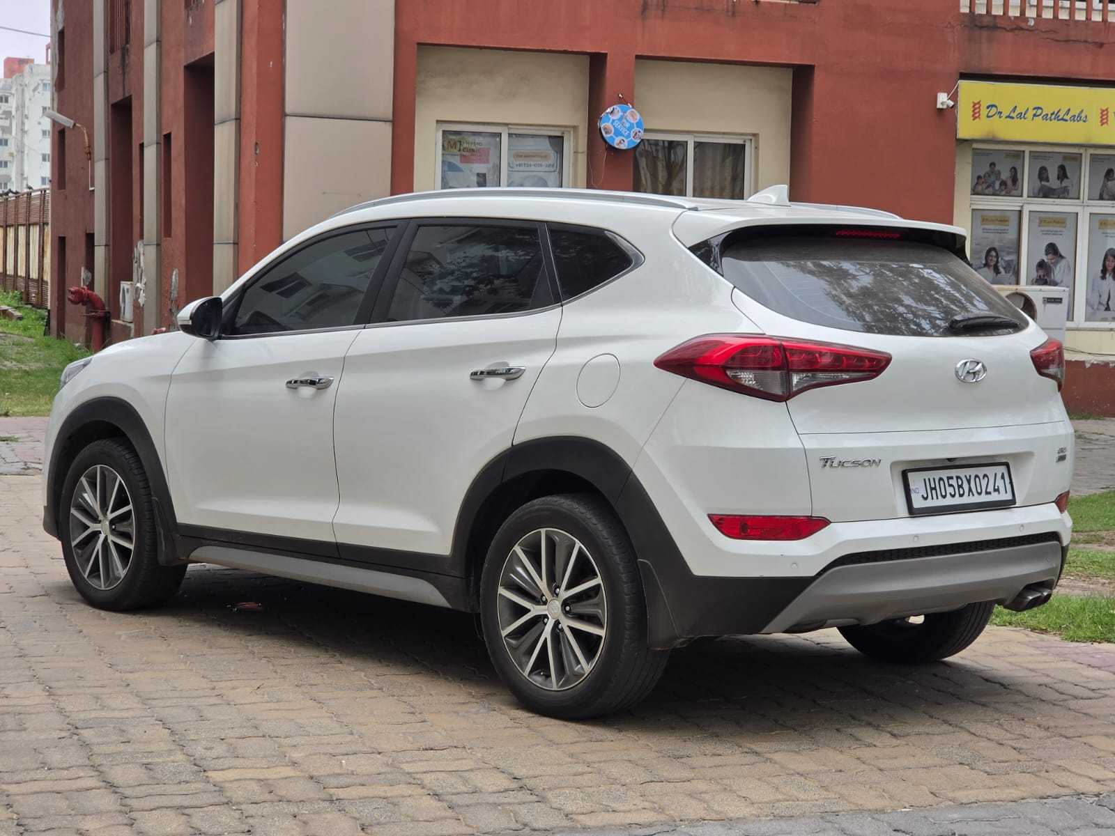 Buy Used Hyundai Tucson 2.0 e-VGT 4WD AT GLS of 2017 model @ 10,99,000 ...