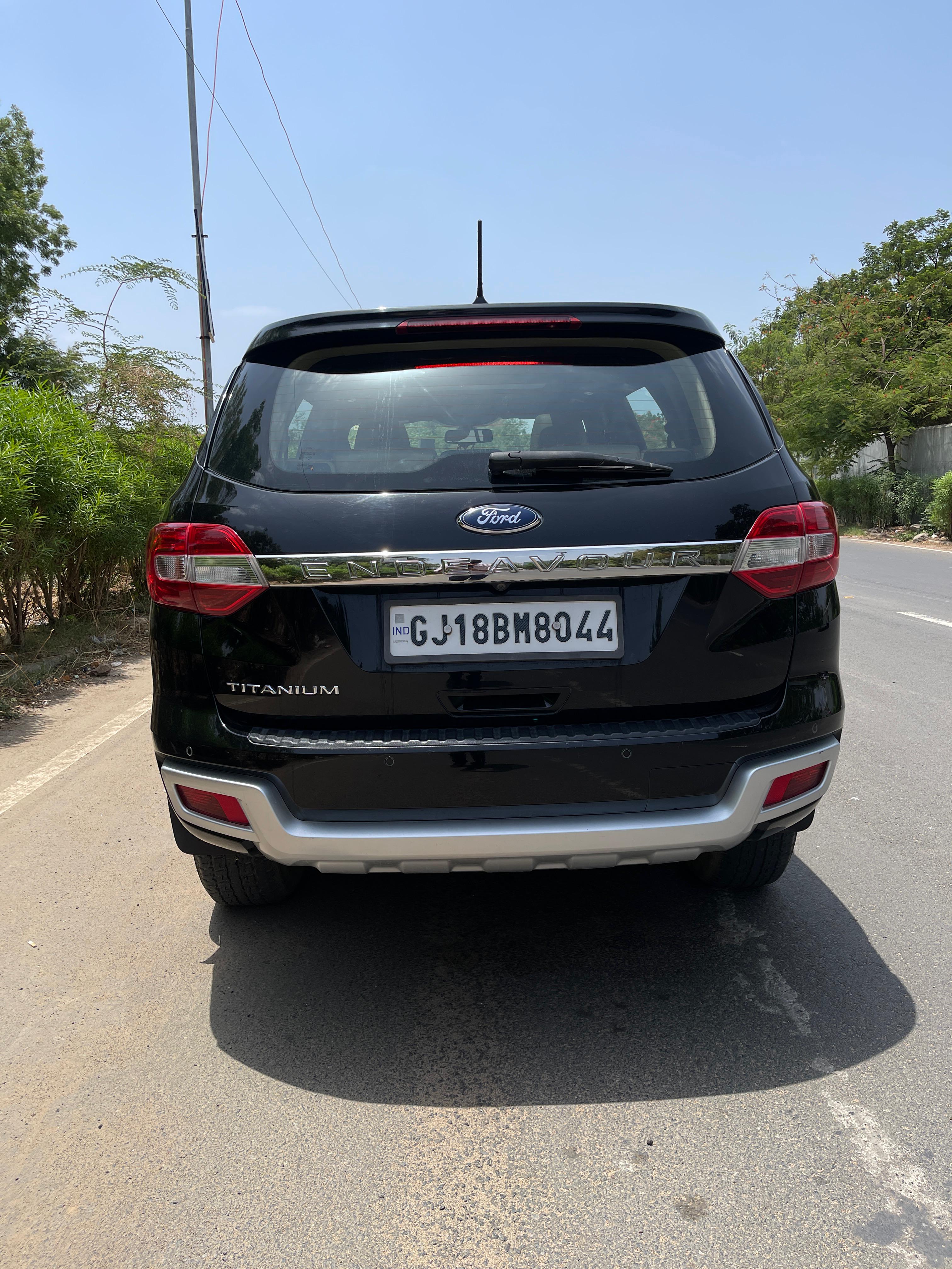 Buy Used Ford Endeavour Titanium Plus 4X2 of 2020 model @ 31,00,000 INR ...