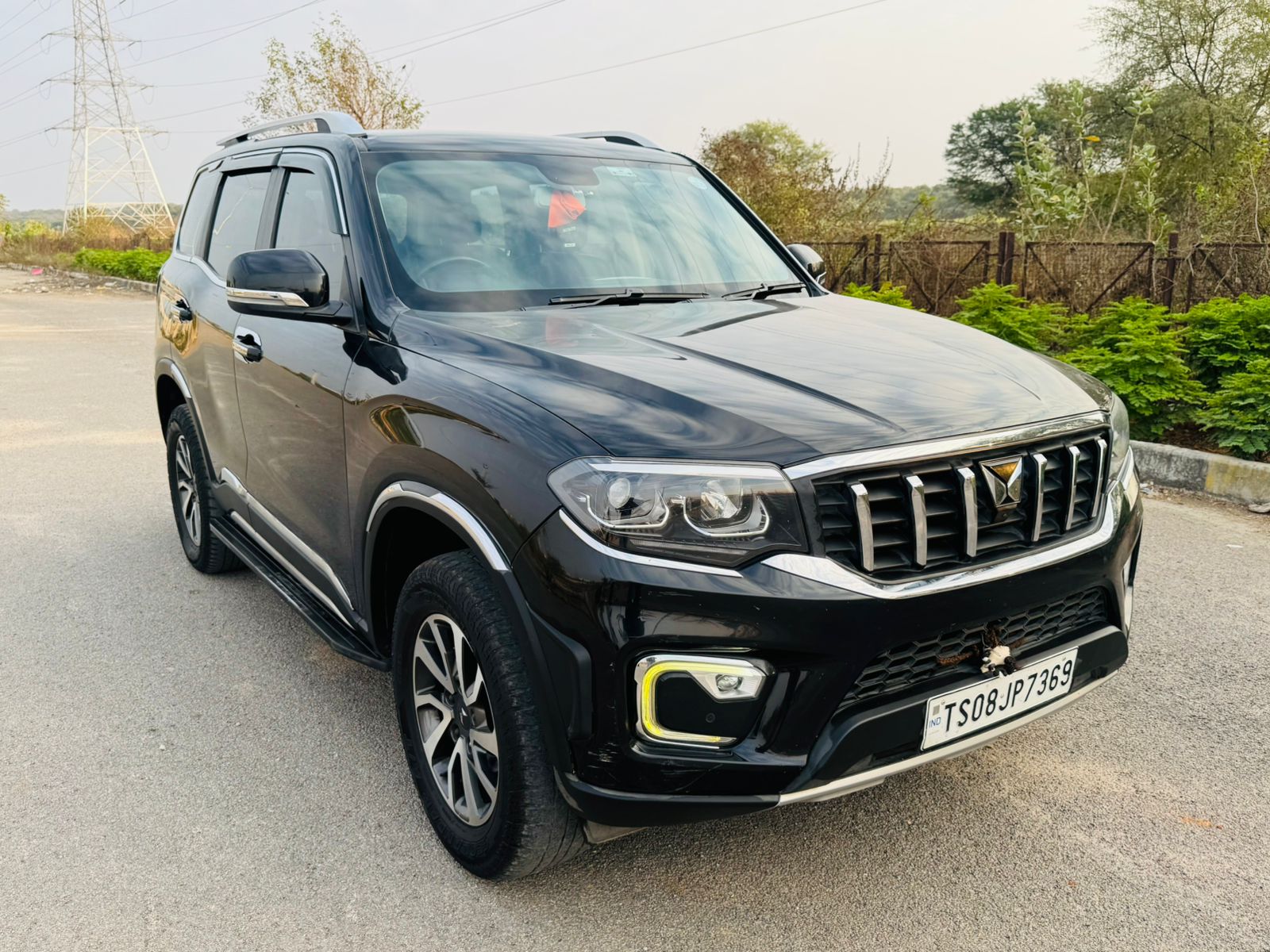 Buy Used Mahindra Scorpio N Z8L Diesel AT 2023-2025 of 2023 model @ 17 ...