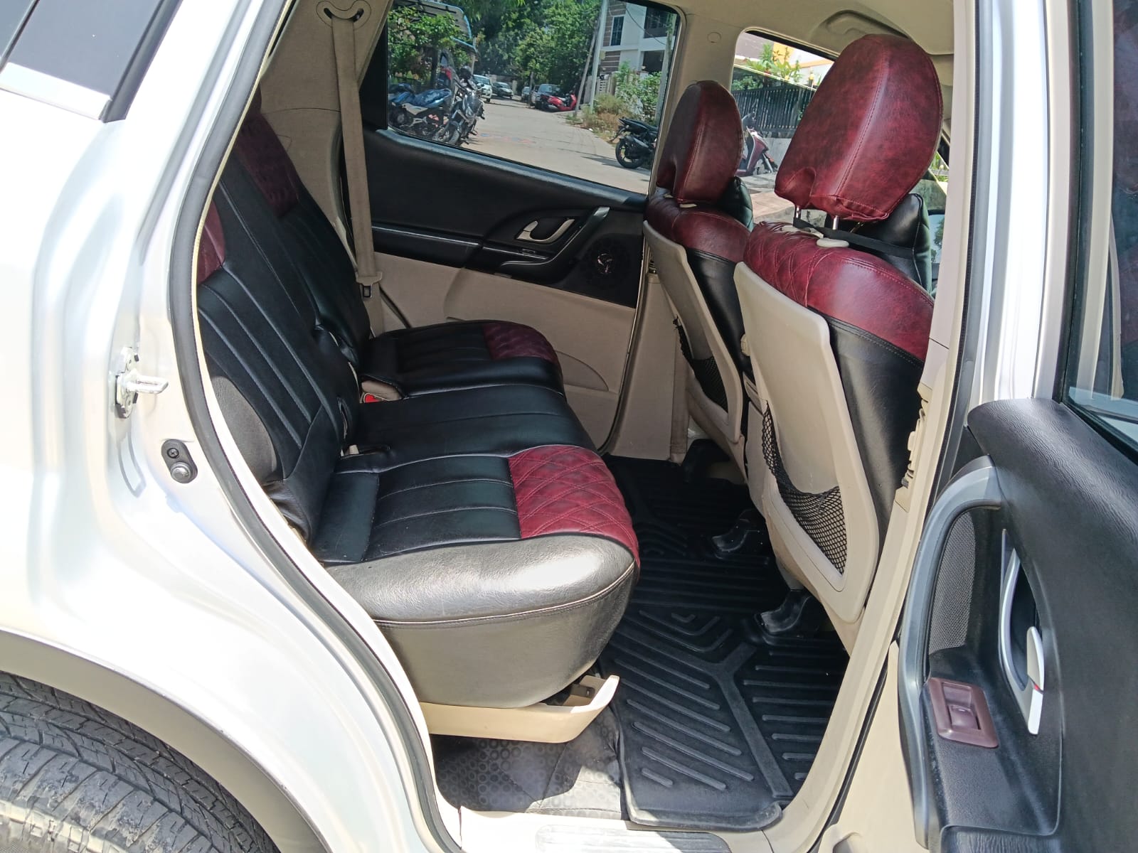Buy Used Mahindra XUV500 W6 2WD of 2017 model @ 7,30,000 INR in ...