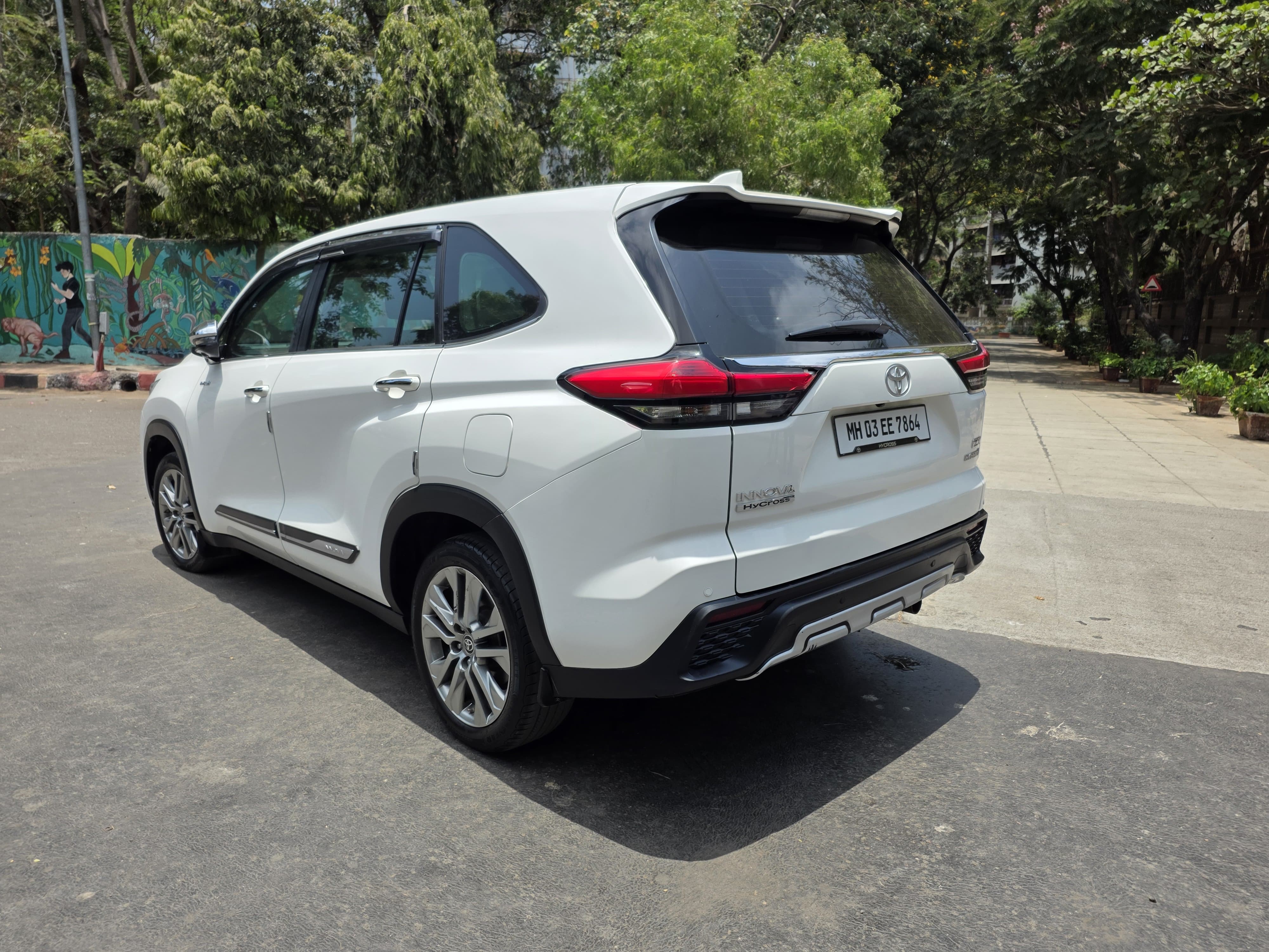 Buy Used Toyota Innova Hycross ZX Optional Hybrid of 2023 model @ 31 ...