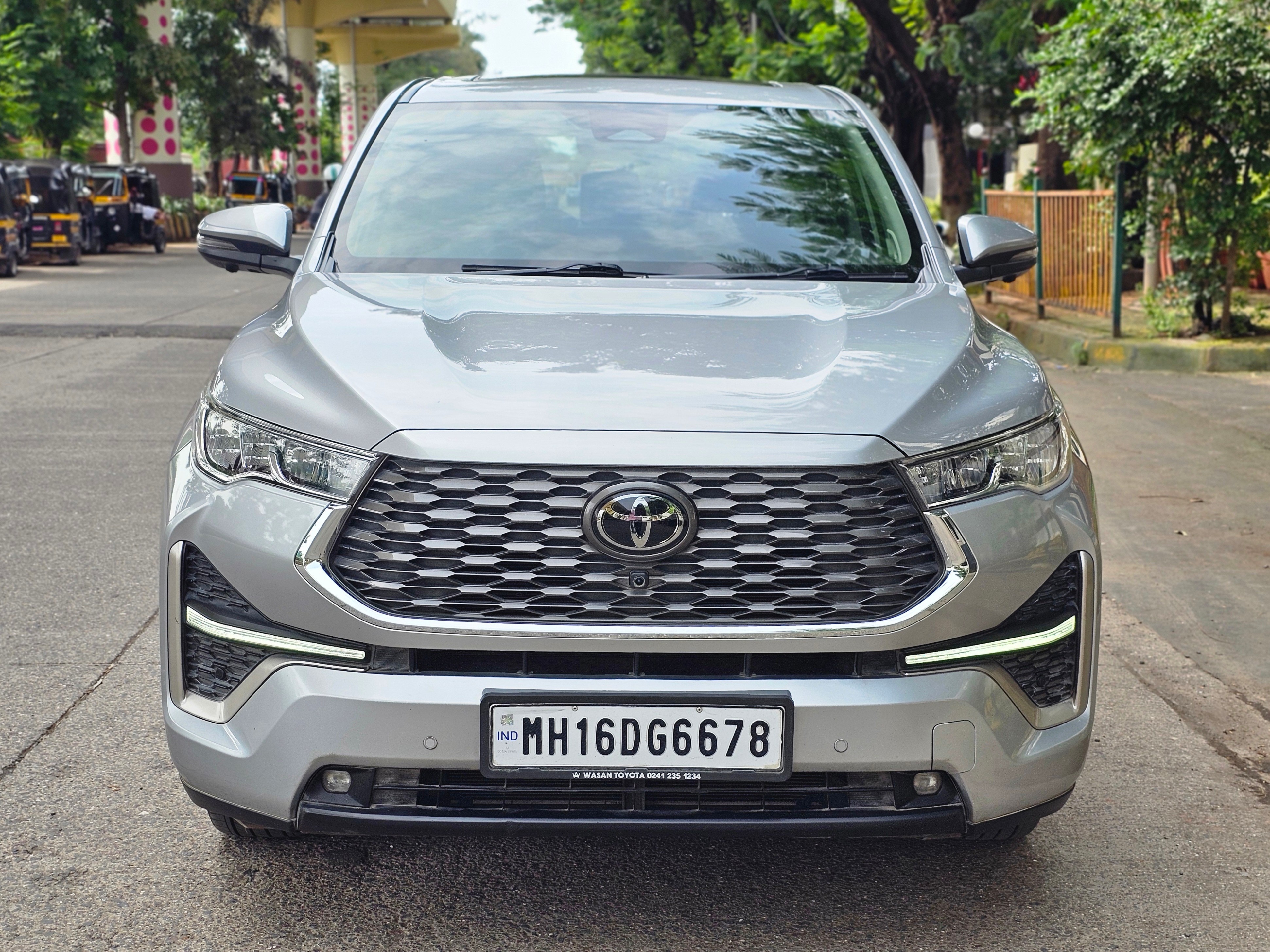 Used 2024 Toyota Innova Hycross 1987 cc Petrol Automatic Car in Mumbai ...