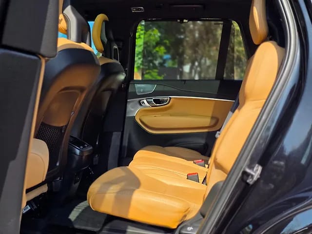 Buy Used Volvo XC90 B6 Inscription 7STR of 2022 model @ 64,75,000 INR ...