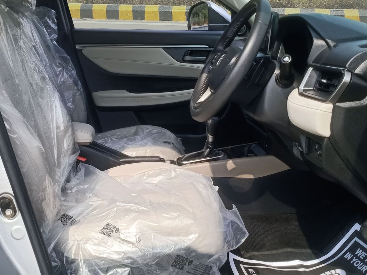 Buy Used Honda Elevate VX CVT Non RF of 2025 model @ 12,51,000 INR in ...