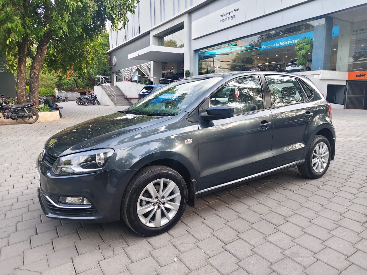 Buy Used Volkswagen Polo 1.2 MPI Highline of 2015 model @ 4,35,000 INR ...