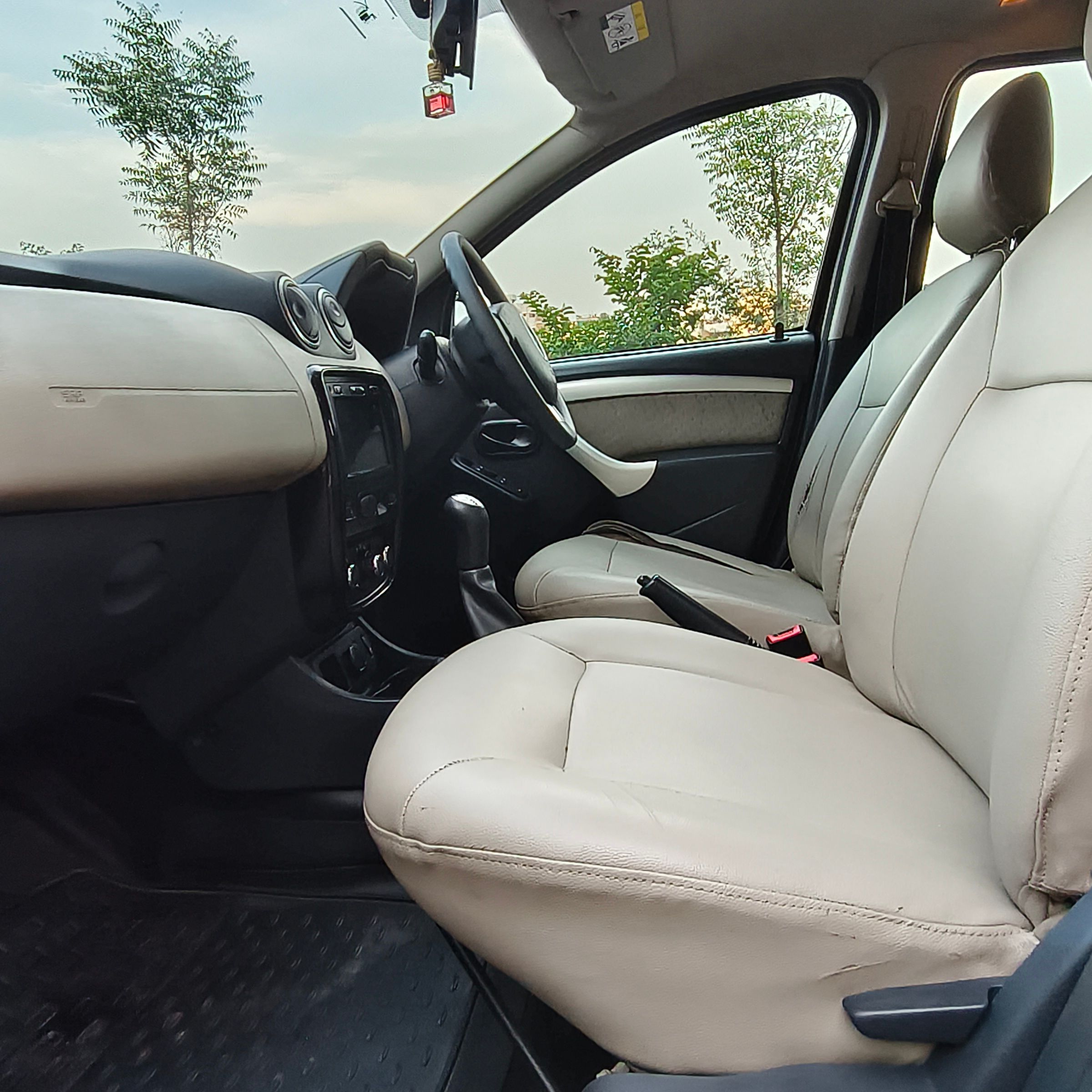 Buy Used Renault Duster RXL AWD of 2014 model @ 3,99,000 INR in Pune ...