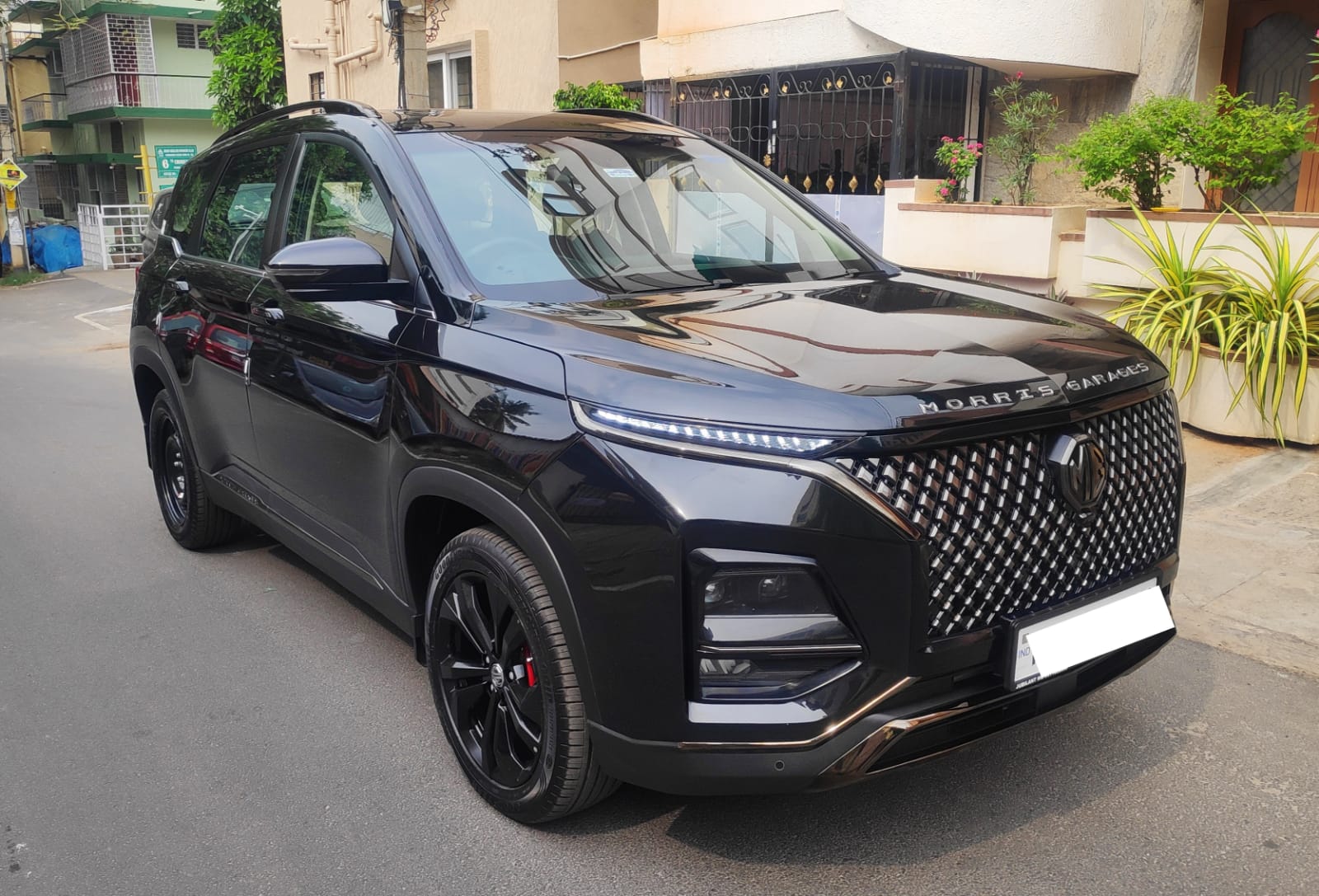 Buy Used MG Hector Plus BlackStorm CVT 7 Str 2024-2025 of 2025 model ...