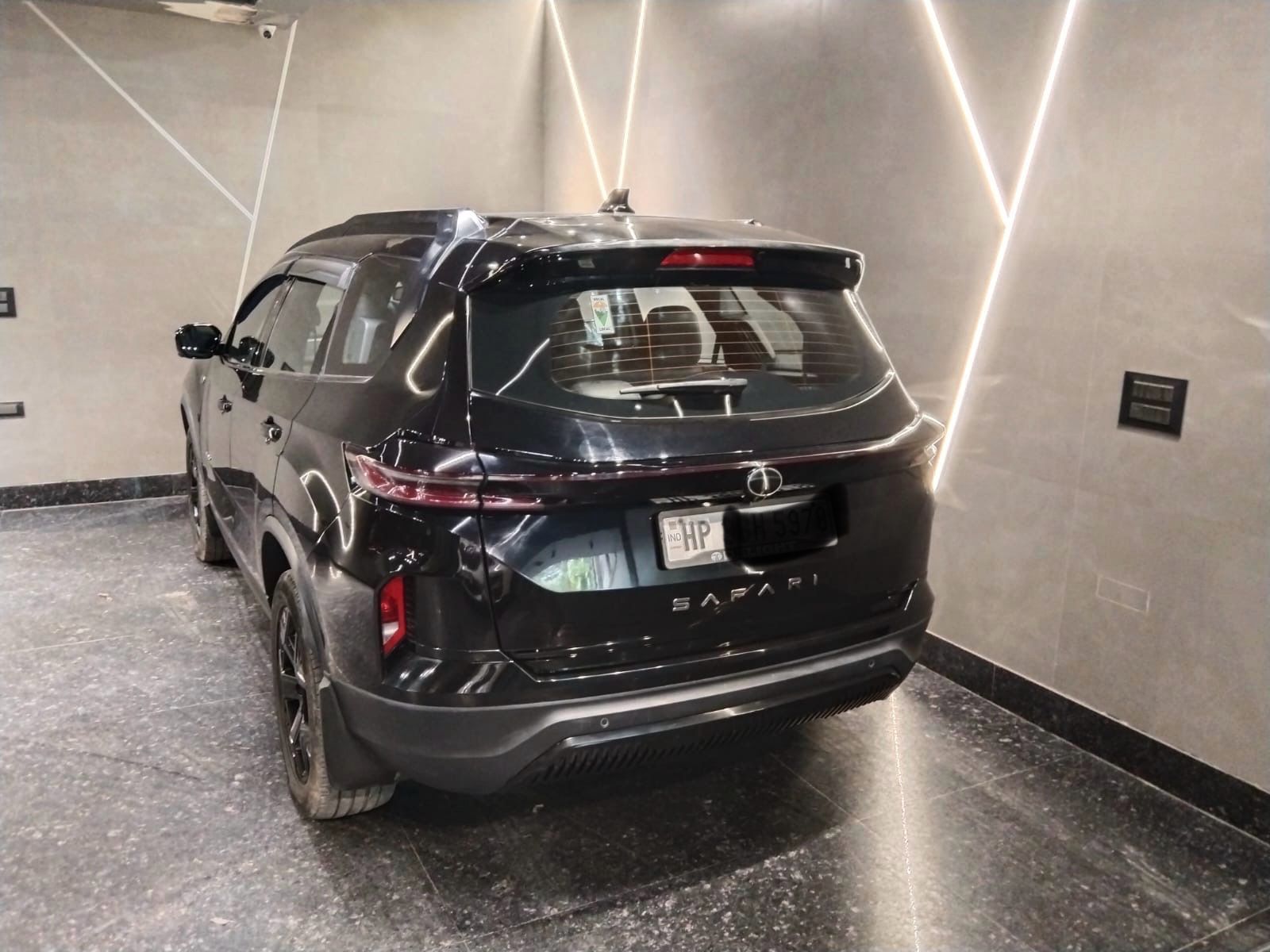 Buy Used Tata Safari Accomplished Dark AT of 2024 model @ 22,50,000 INR ...