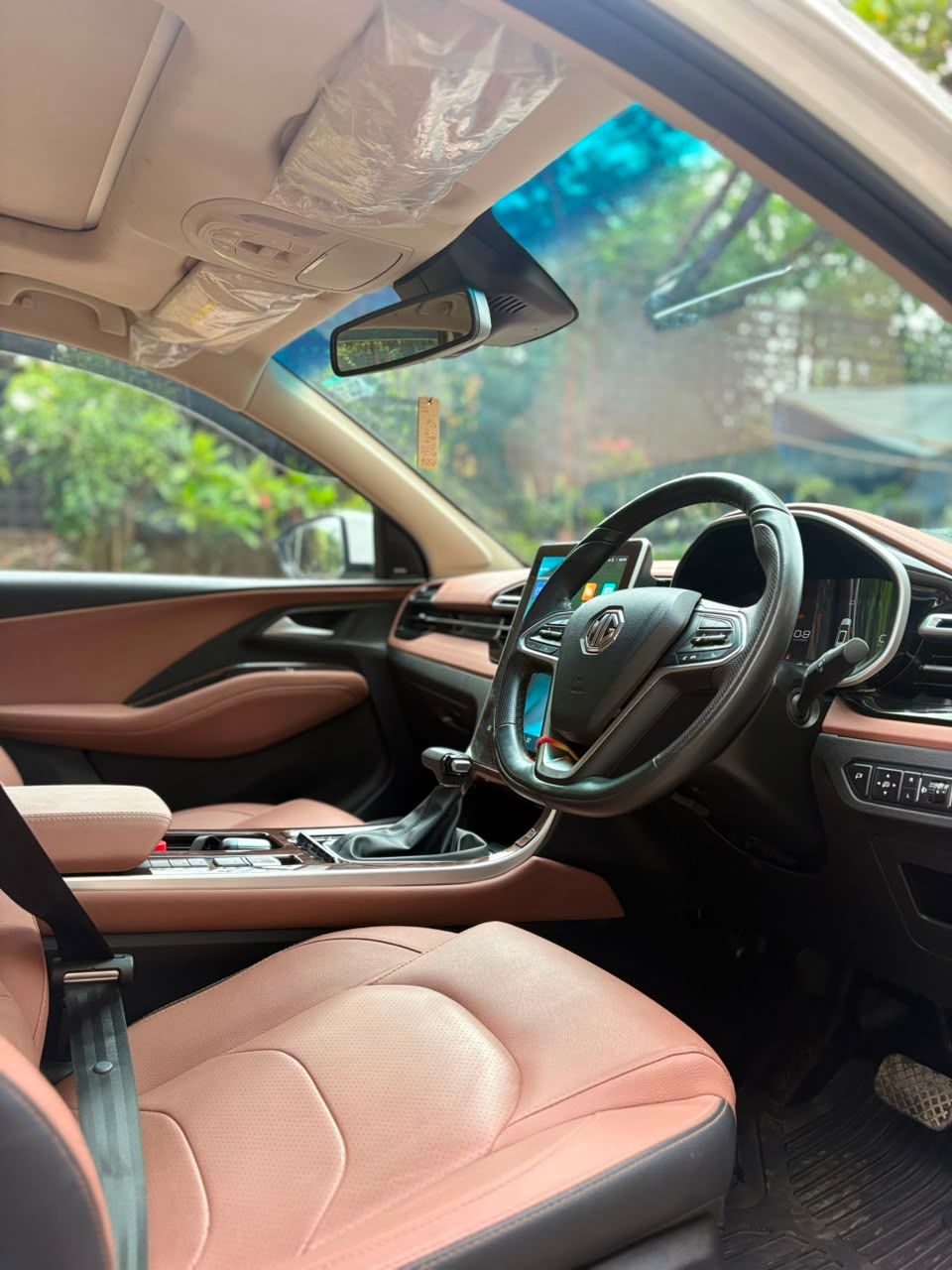 Buy Used MG Hector Plus Savvy Pro CVT 7 Str 2023-2025 of 2025 model ...