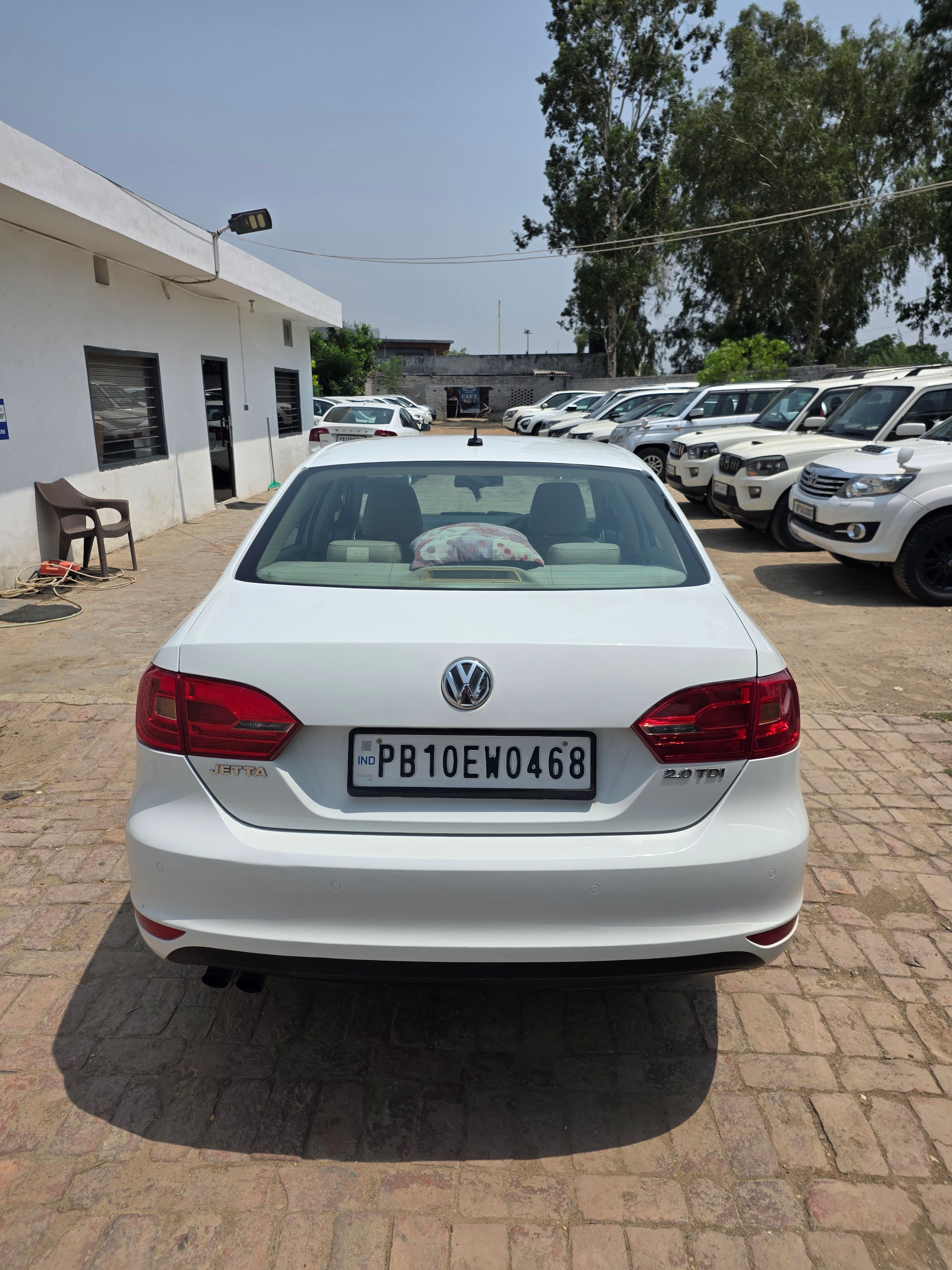 Buy Used Volkswagen Jetta 2.0L TDI Highline AT of 2014 model @ 5,30,000 ...