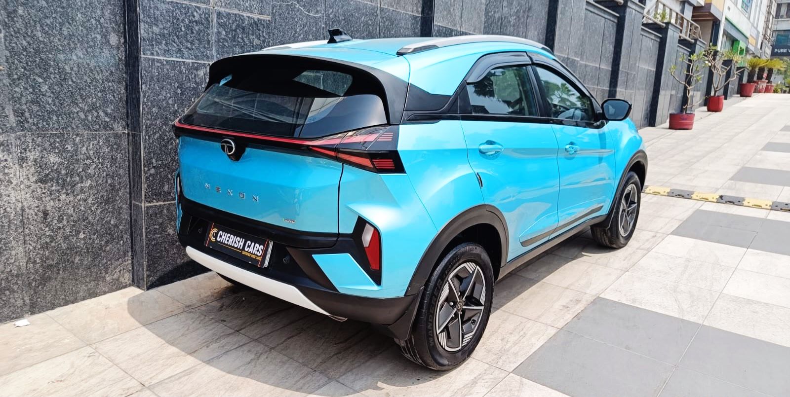 Buy Used Tata Nexon Creative Plus CNG of 2024 model @ 9,93,000 INR in ...